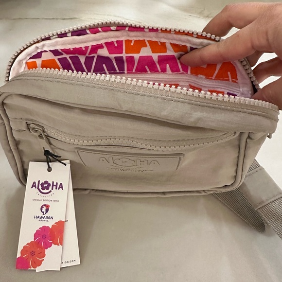 ALOHA Collection | Bags | New Aloha Collection X Hawaiian Airlines Hip ...